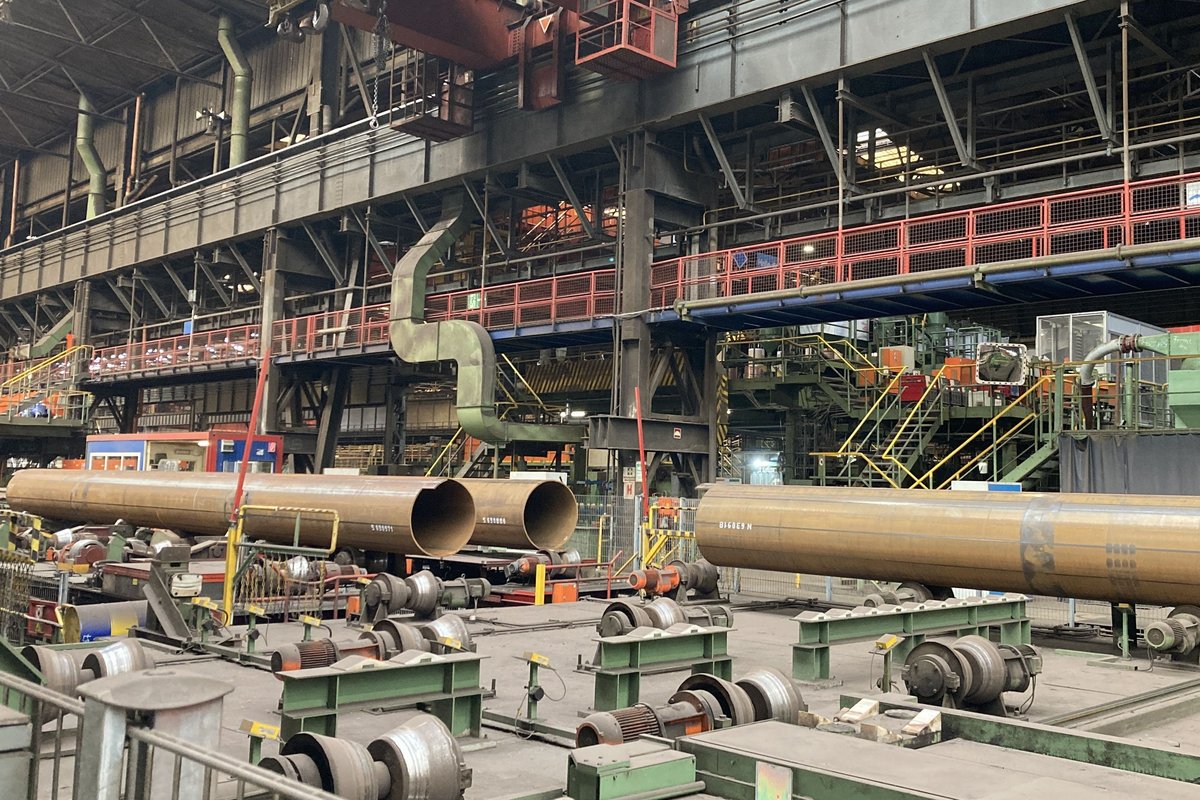 Anlieferung der Leitungsrohre für die Süddeutsche Erdgasleitung (SEL ...